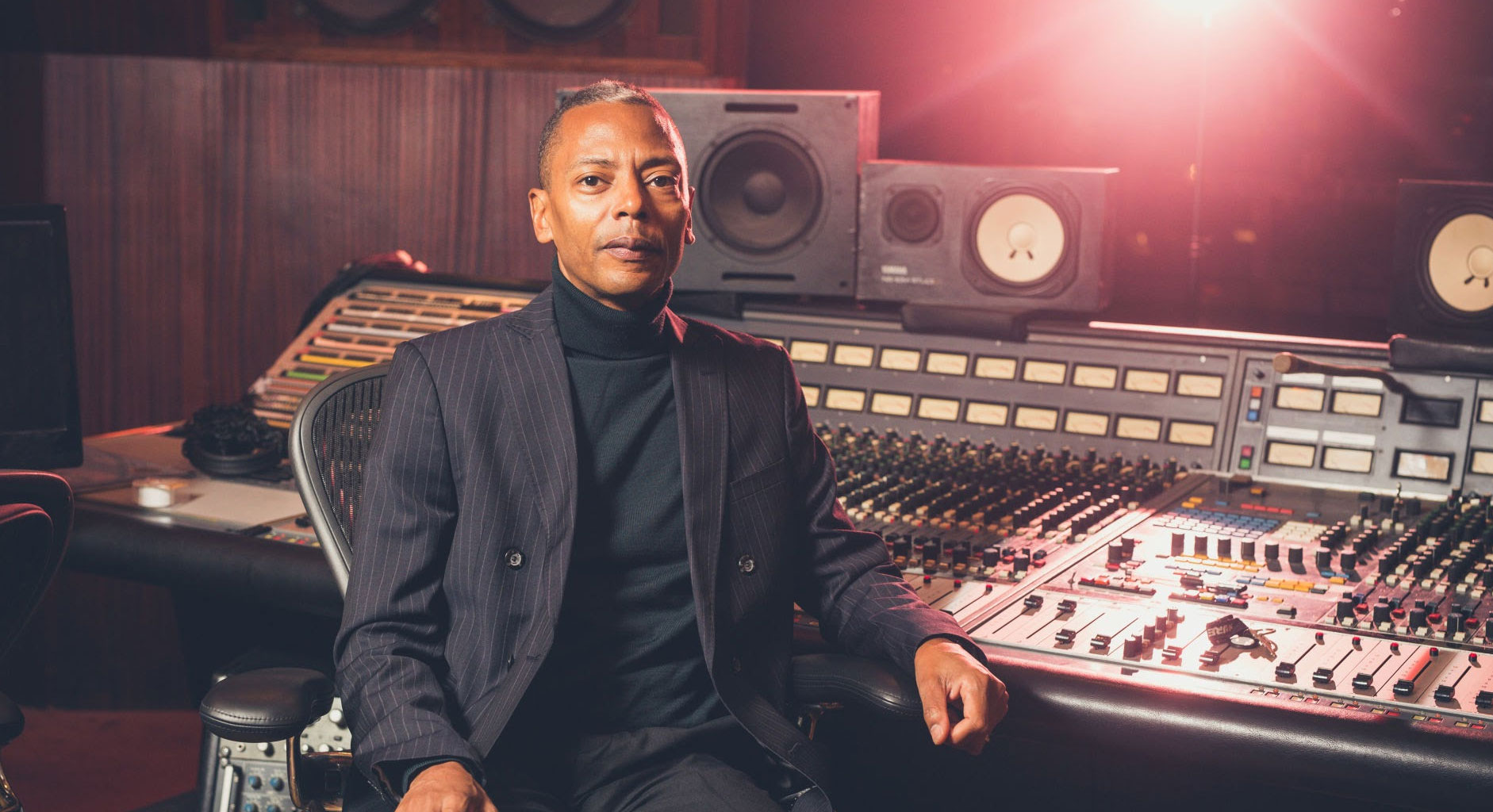 Conheça Jeff Mills, lenda do Techno que aterrisa no Brasil com o ...